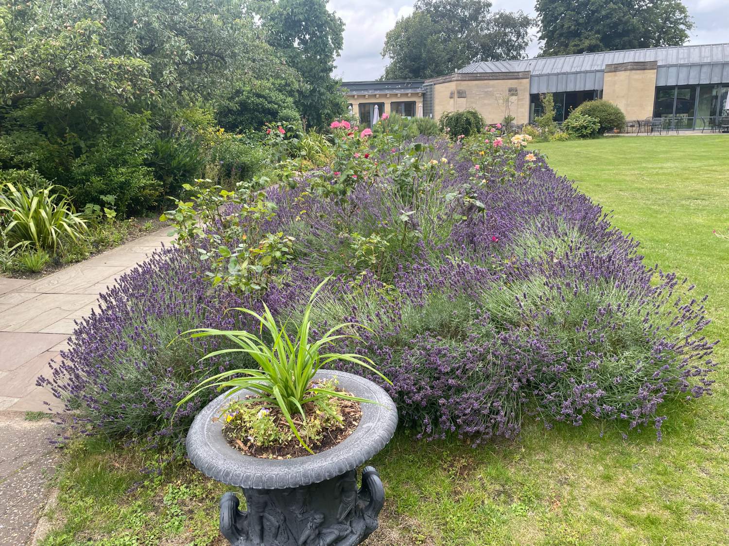 Solve Cathedral Gardens (Small) jigsaw puzzle online with 88 pieces