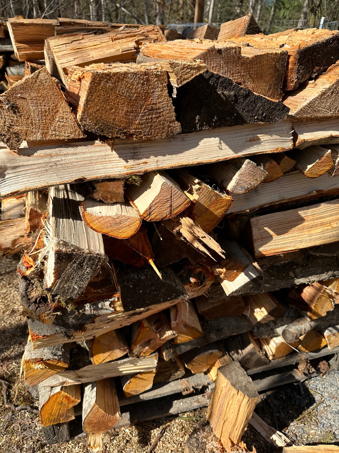 Solve Firewood 🪵 Pallet jigsaw puzzle online with 108 pieces