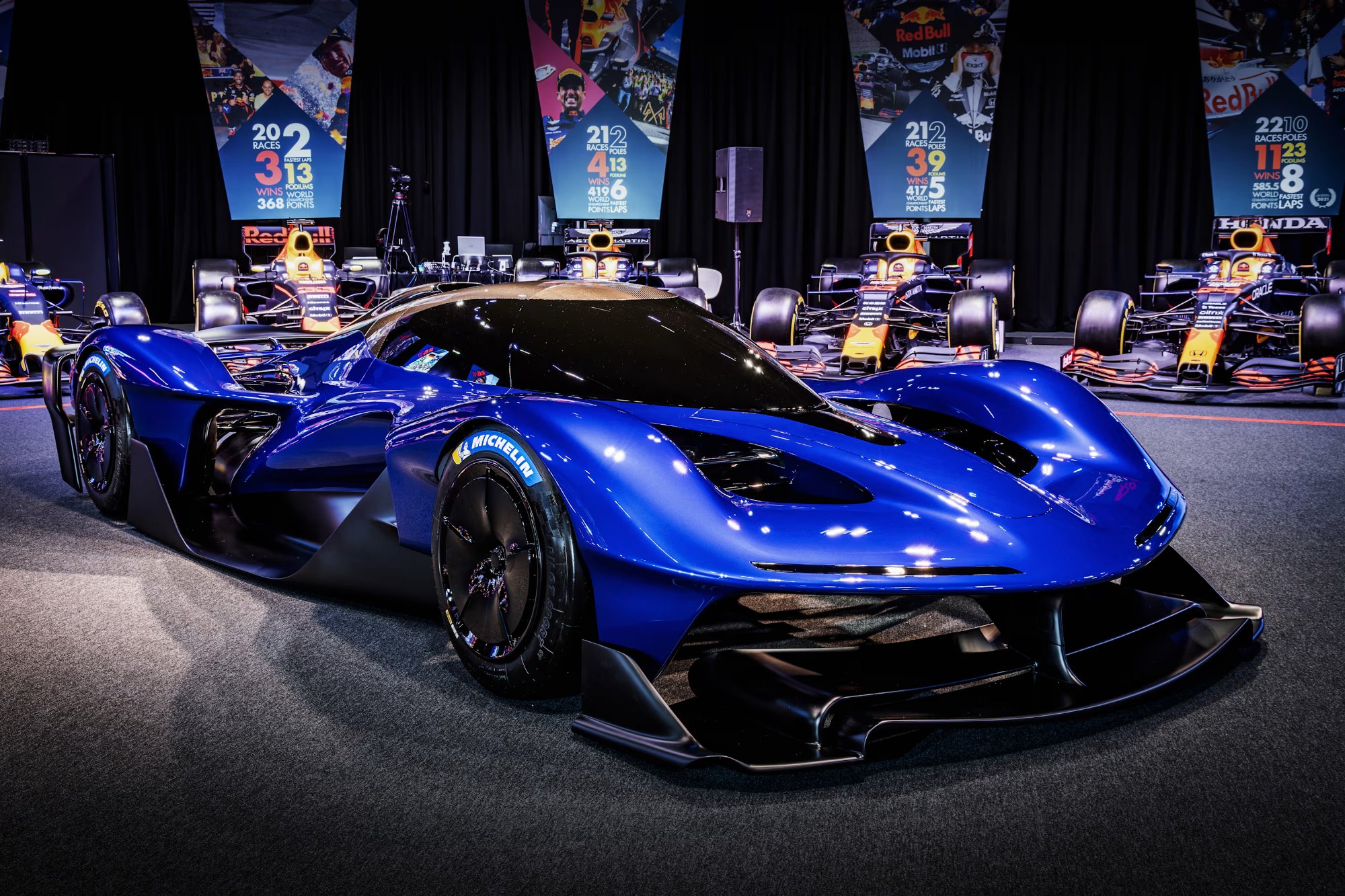 Solve Red Bull RB17 jigsaw puzzle online with 600 pieces