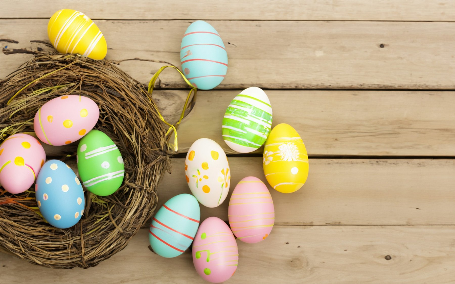 Solve Easter eggs jigsaw puzzle online with 54 pieces