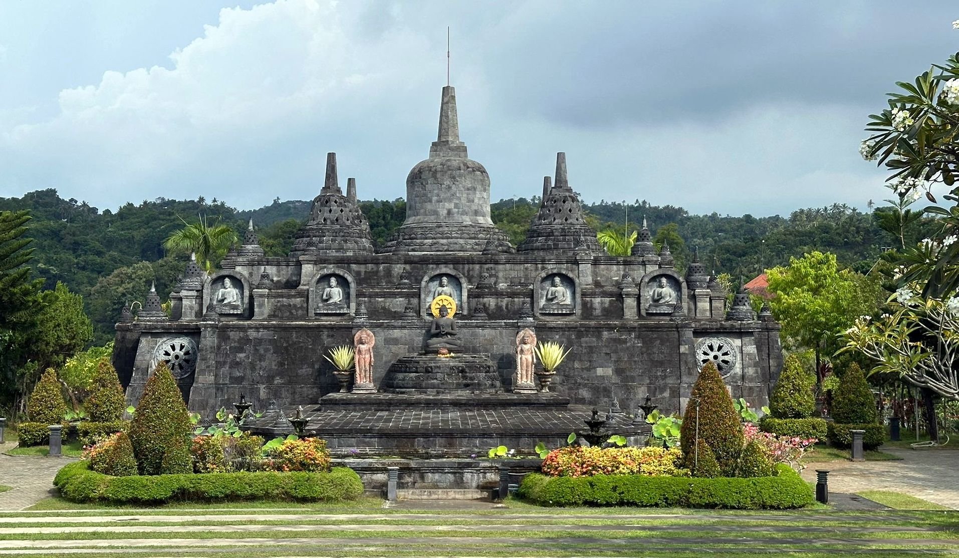 Solve Bali jigsaw puzzle online with 153 pieces