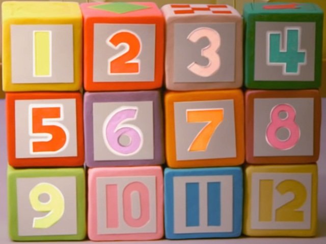 Solve twelve building blocks jigsaw puzzle online with 12 pieces
