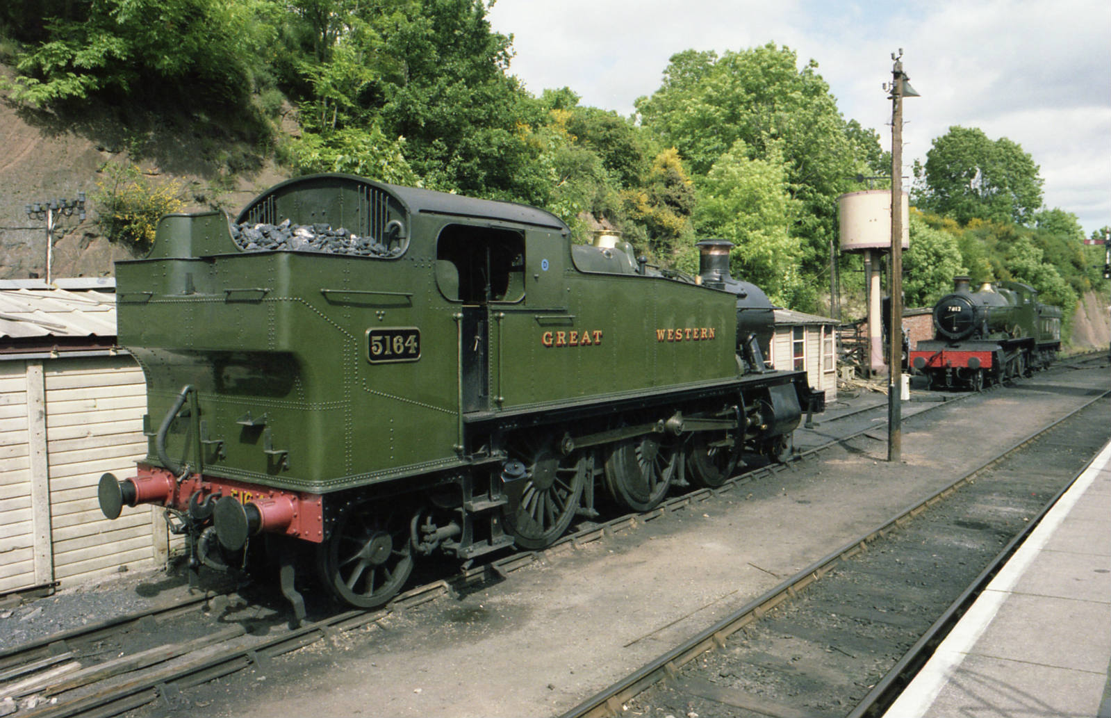 Solve GWR prairie tank engine No 5164 jigsaw puzzle online with 459 pieces