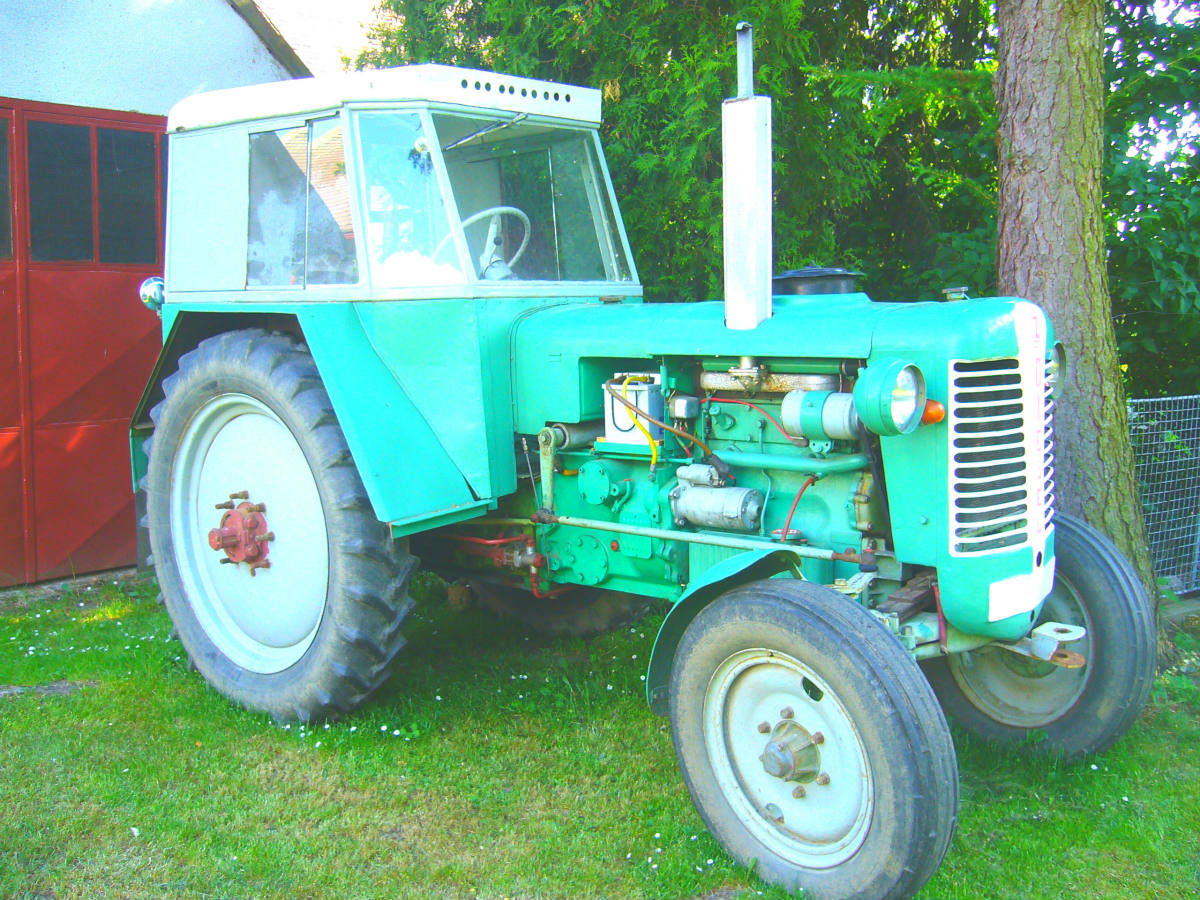Solve traktor Zetor 35 jigsaw puzzle online with 48 pieces