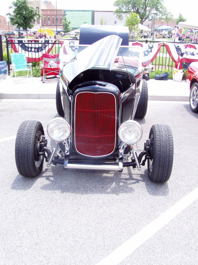 Solve Jacksonville Il. car show jigsaw puzzle online with 35 pieces