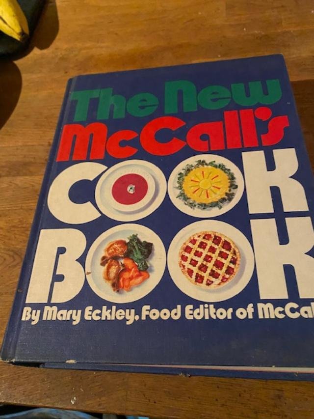 Solve The new McCalls cookbook jigsaw puzzle online with 20 pieces