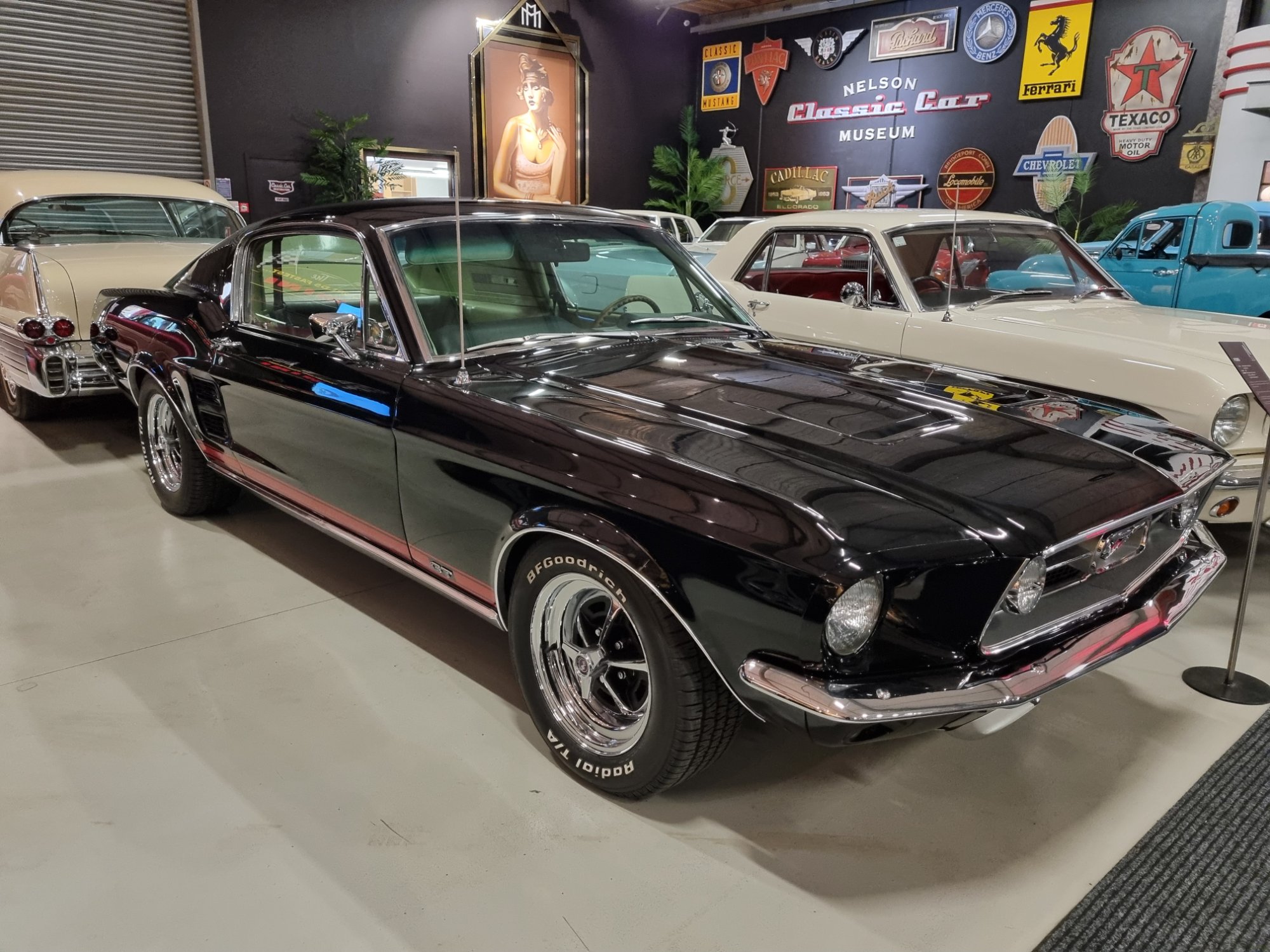 Solve Classic Ford Mustang jigsaw puzzle online with 130 pieces