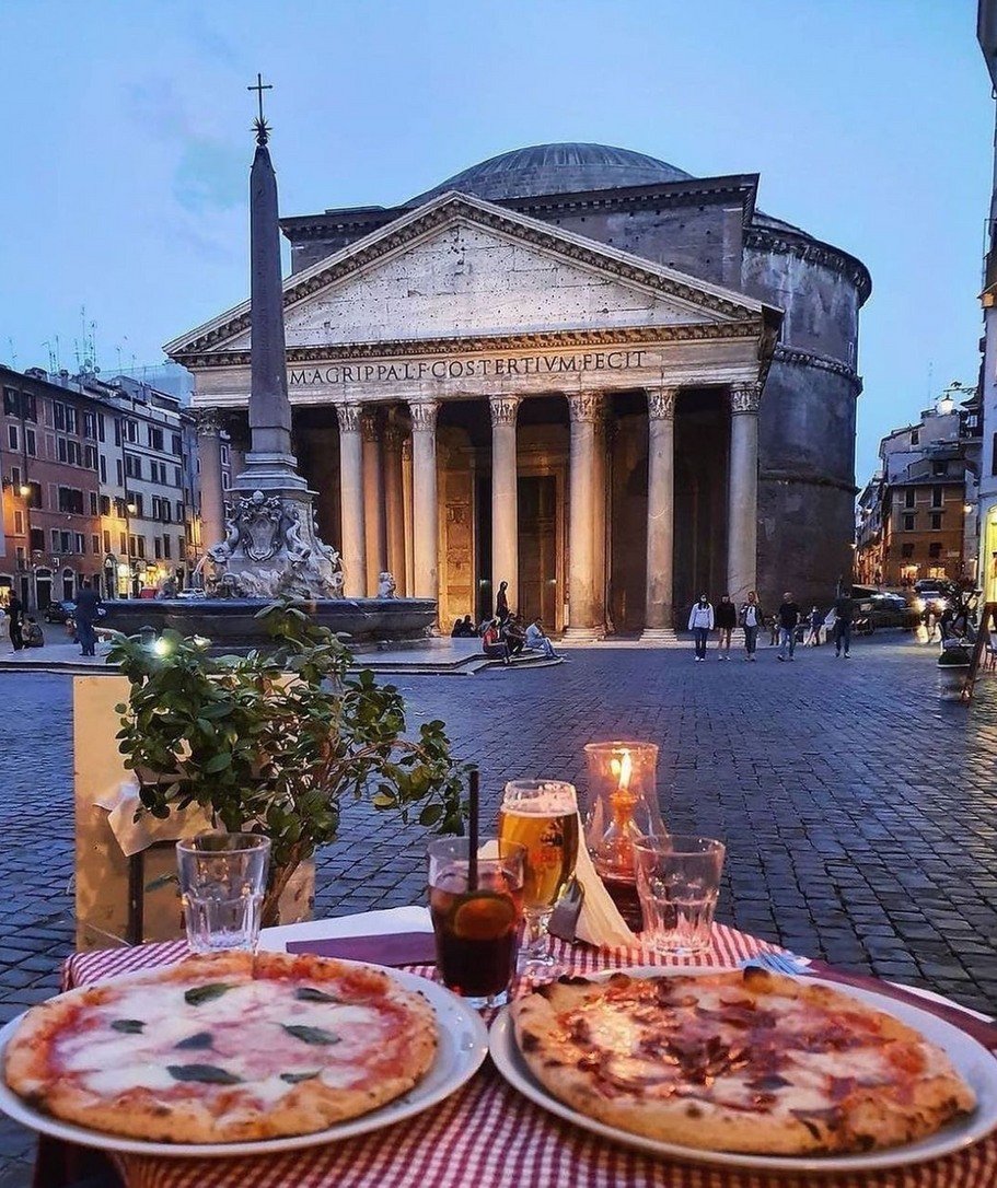 Solve Rome's Pantheon jigsaw puzzle online with 72 pieces