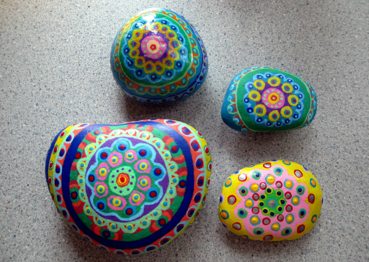 Solve Colorful Rocks jigsaw puzzle online with 108 pieces