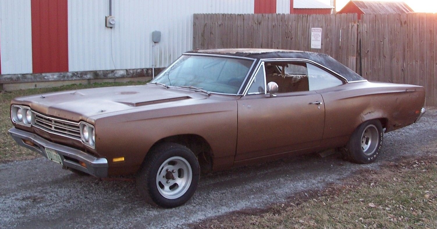 Solve 69 Plymouth Road Runner jigsaw puzzle online with 325 pieces