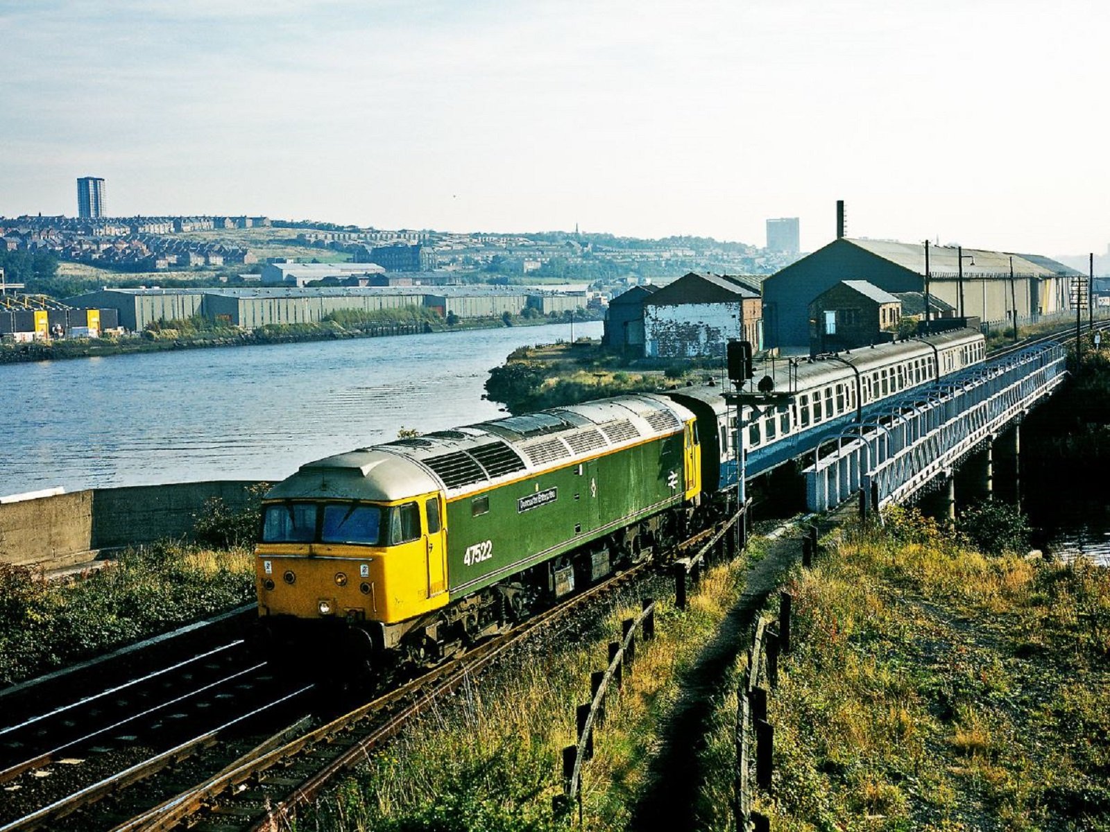 Solve BR Class 47 47522 Doncaster Enterprise crossing the River Tyne ...
