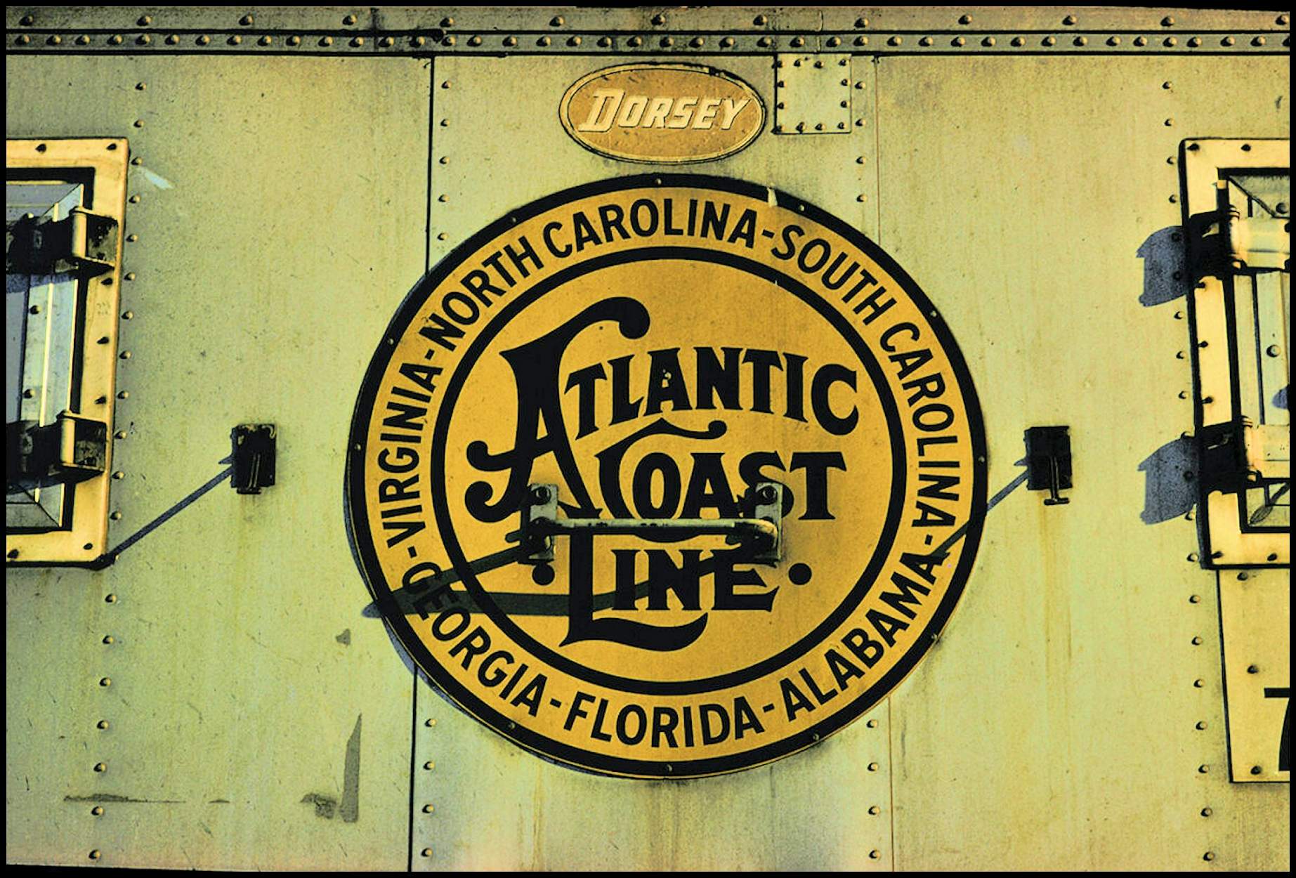 Solve Atlantic-Coast-Line-logo jigsaw puzzle online with 150 pieces