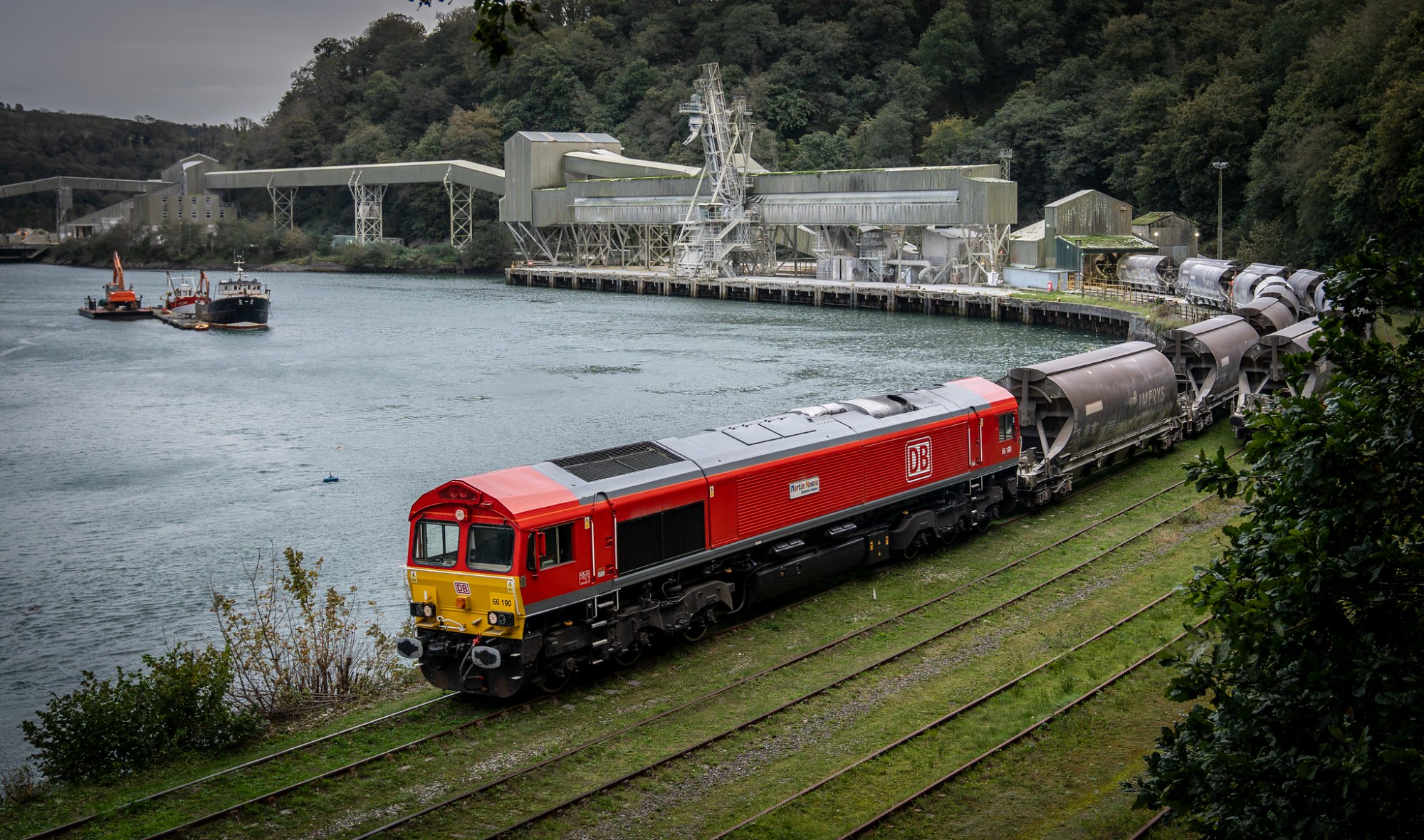 Solve 66190 Fowey Docks jigsaw puzzle online with 77 pieces