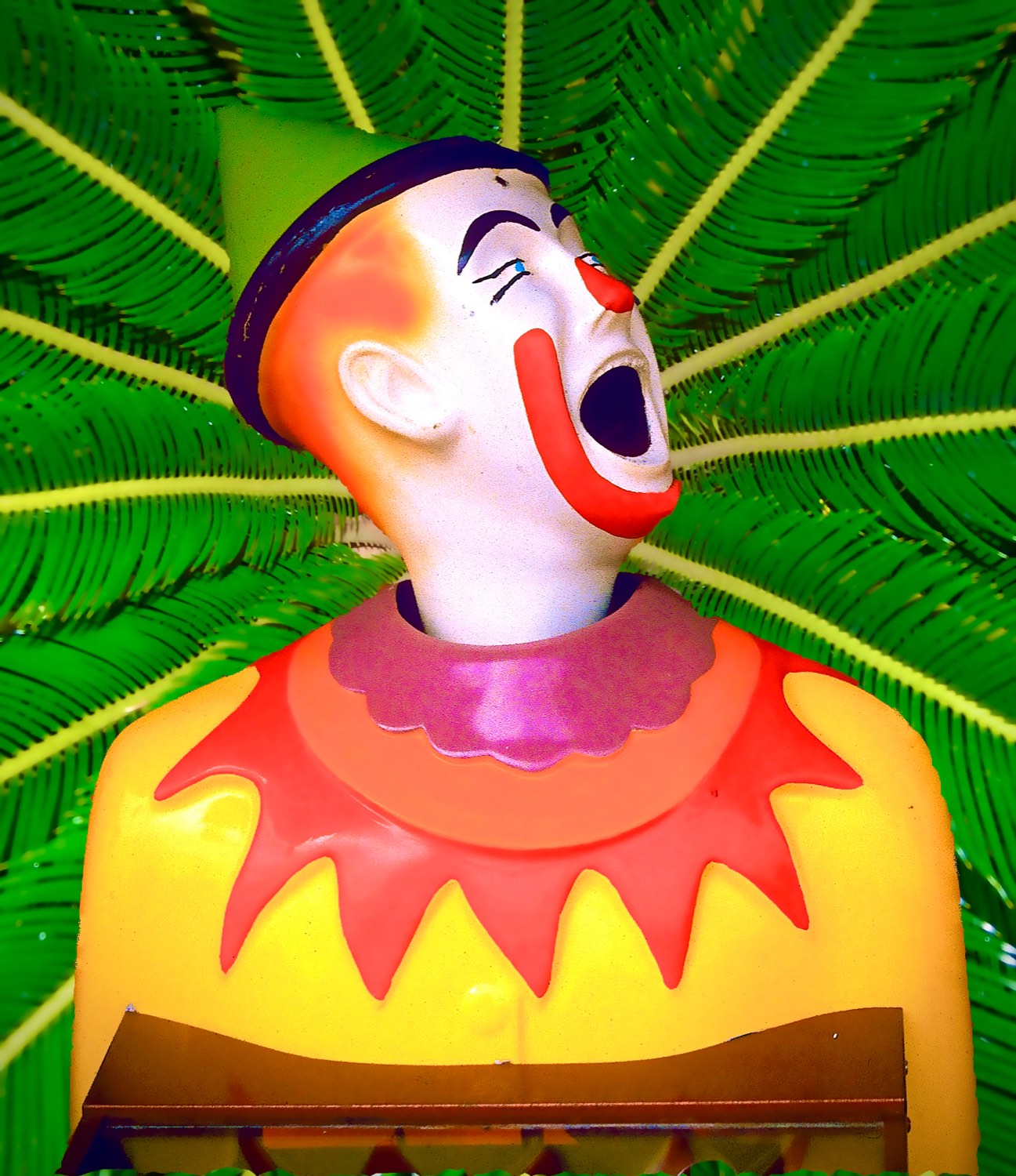 Solve Clowning around 🤡 jigsaw puzzle online with 255 pieces