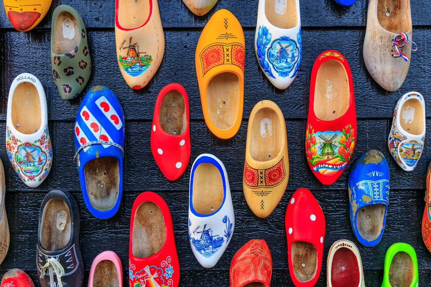 Solve Dutch Wooden Shoes jigsaw puzzle online with 260 pieces