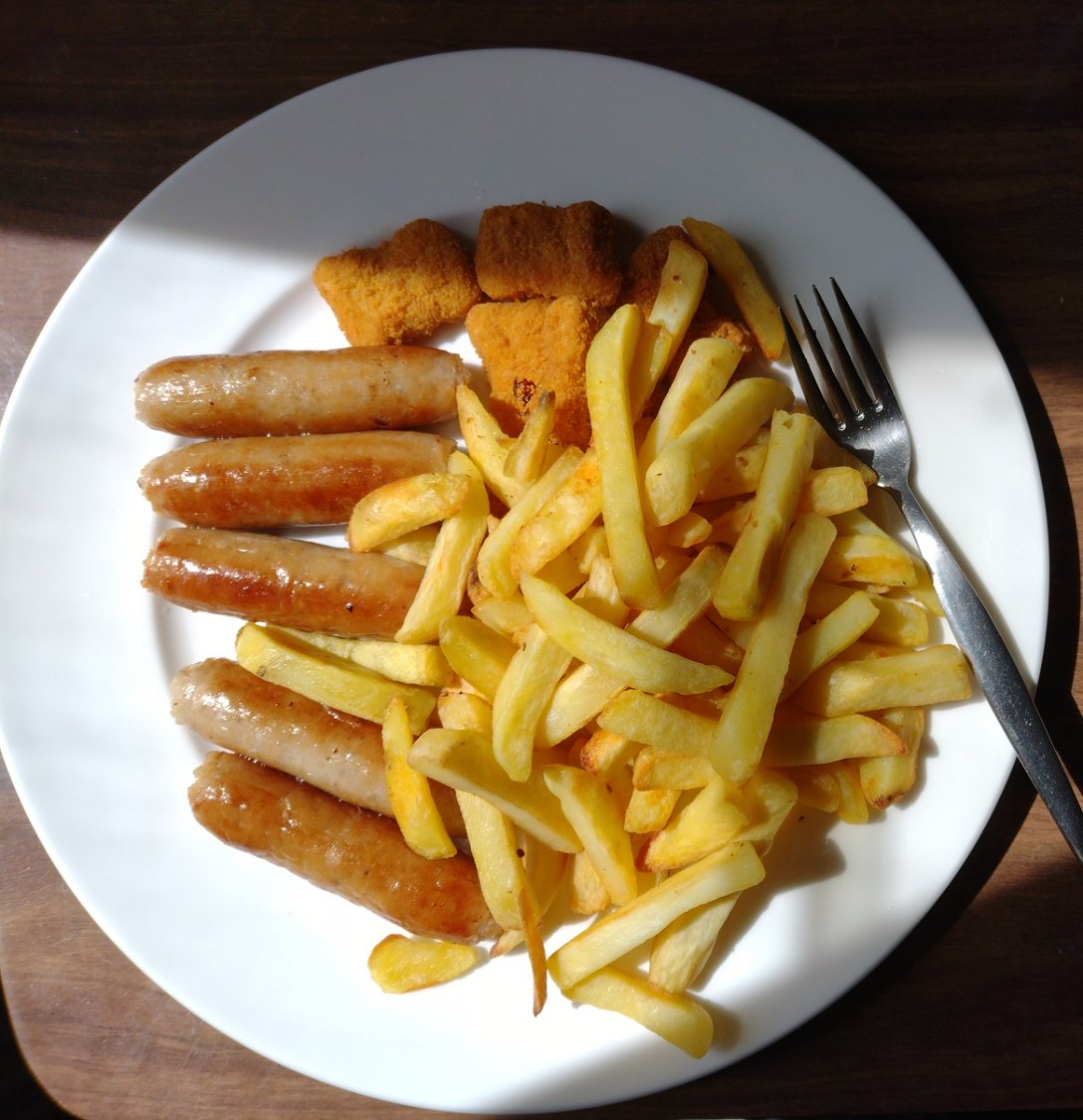 Solve Food I made - Sausages, chicken nuggets and chips (fries) jigsaw ...