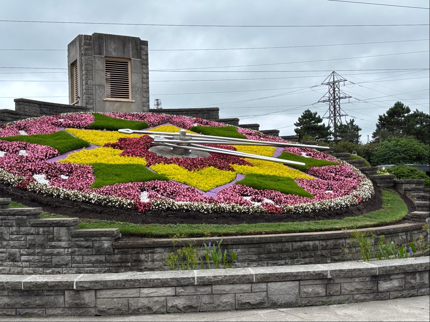 Solve Flower Clock Ontario Canada jigsaw puzzle online with 154 pieces