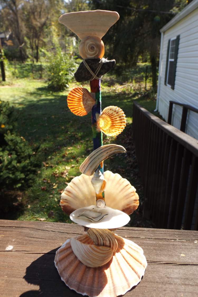 Solve MY SHELL TOTEM POLE I MADE jigsaw puzzle online with 40 pieces