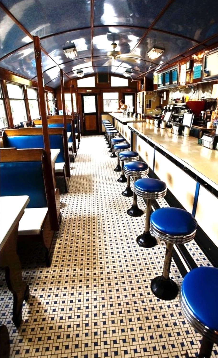 Solve Diner jigsaw puzzle online with 104 pieces