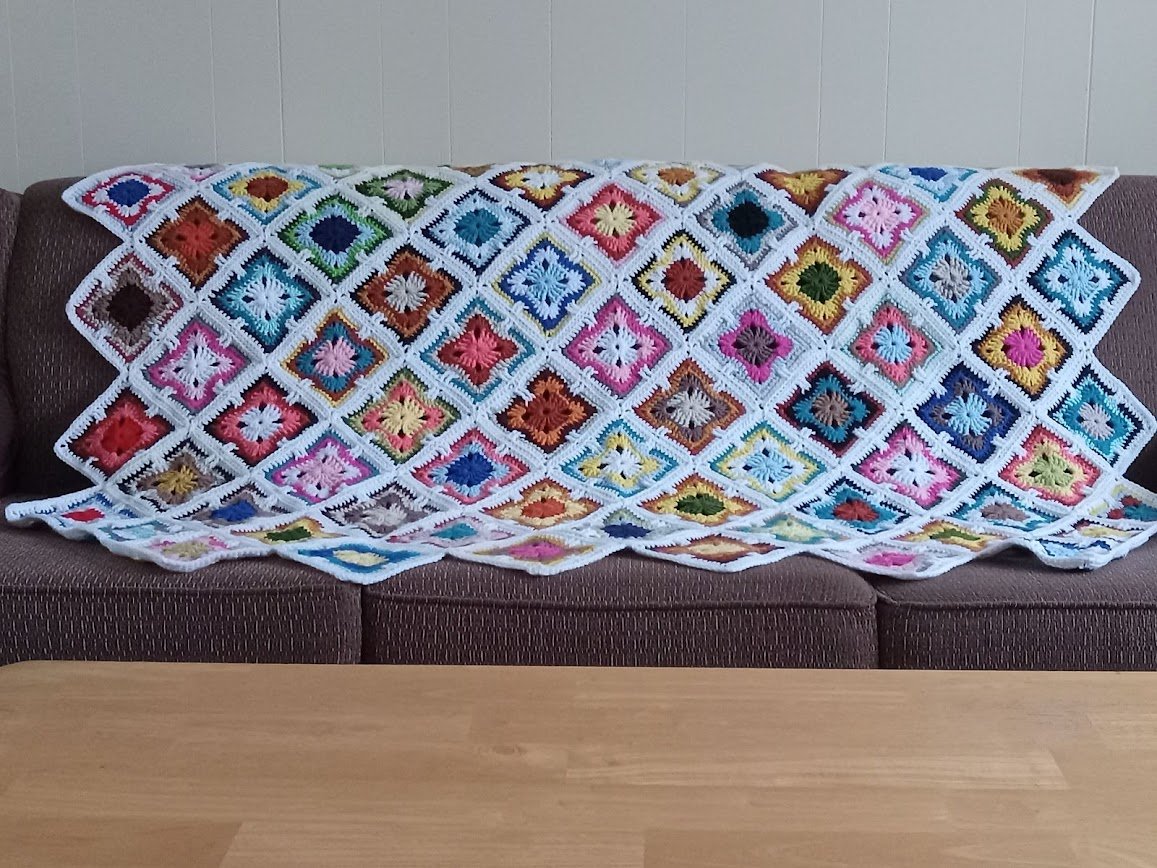 Solve Spectrum afghan jigsaw puzzle online with 80 pieces