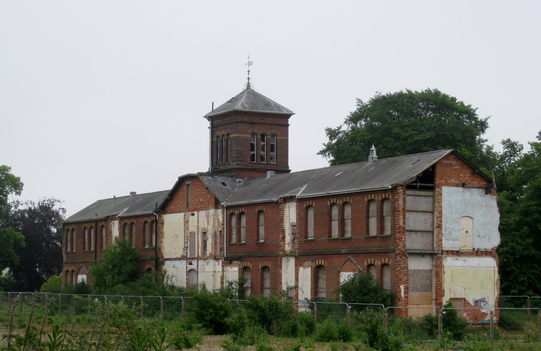 Solve Derelict Asylum jigsaw puzzle online with 60 pieces