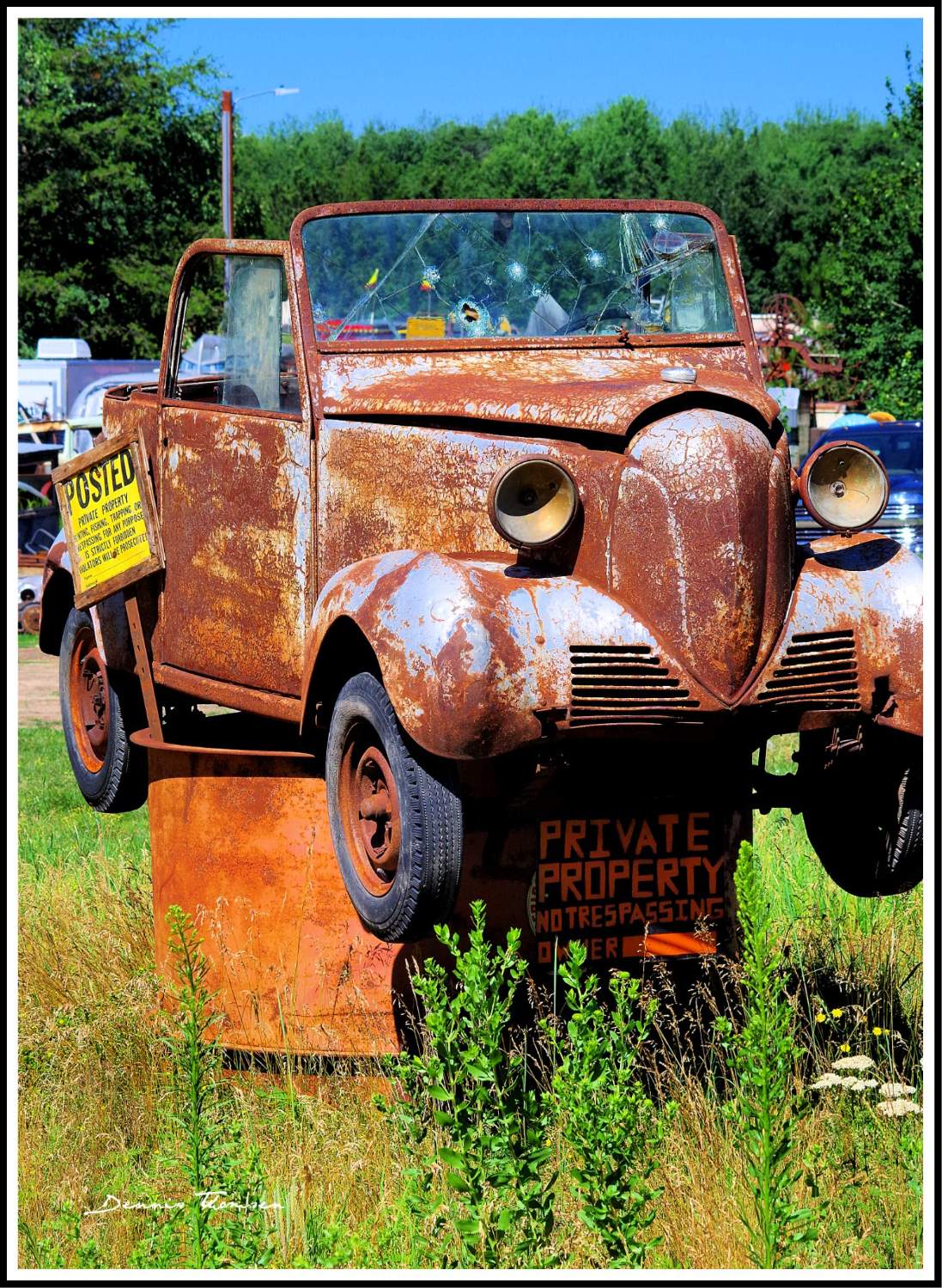 Solve Junkyard Art jigsaw puzzle online with 500 pieces