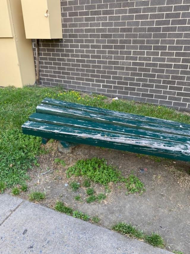 Solve Broken bus stop bench jigsaw puzzle online with 20 pieces