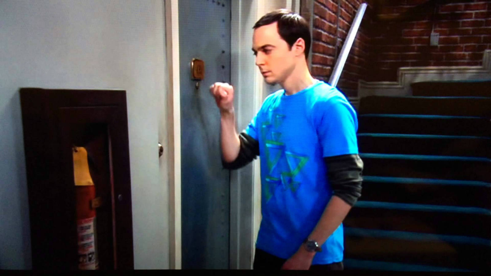 Solve Sheldon Cooper (very hard) jigsaw puzzle online with 405 pieces