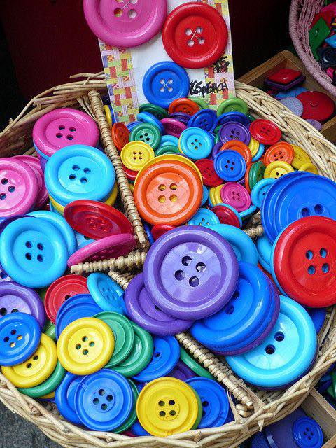 Solve Buttons jigsaw puzzle online with 80 pieces