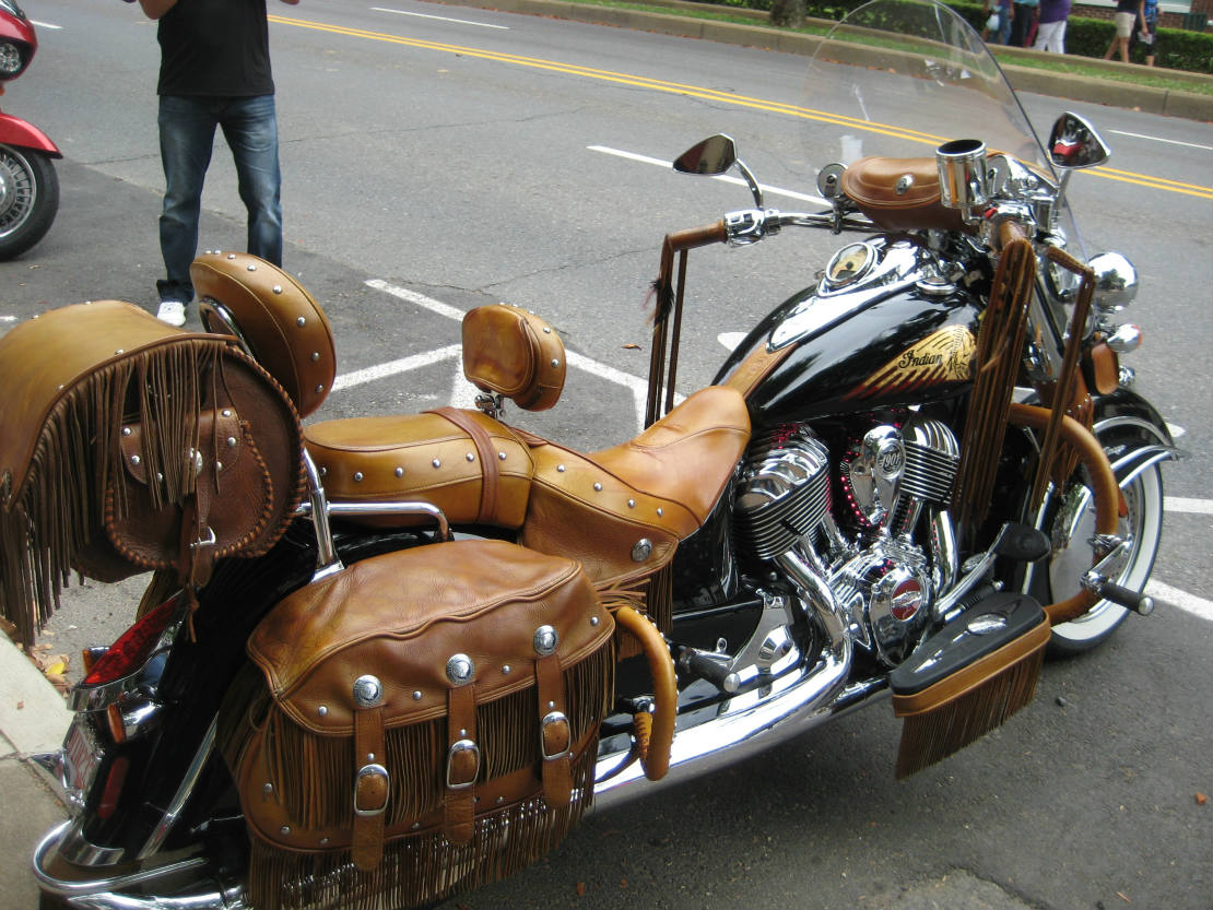 Solve Indian Motorcycle jigsaw puzzle online with 35 pieces