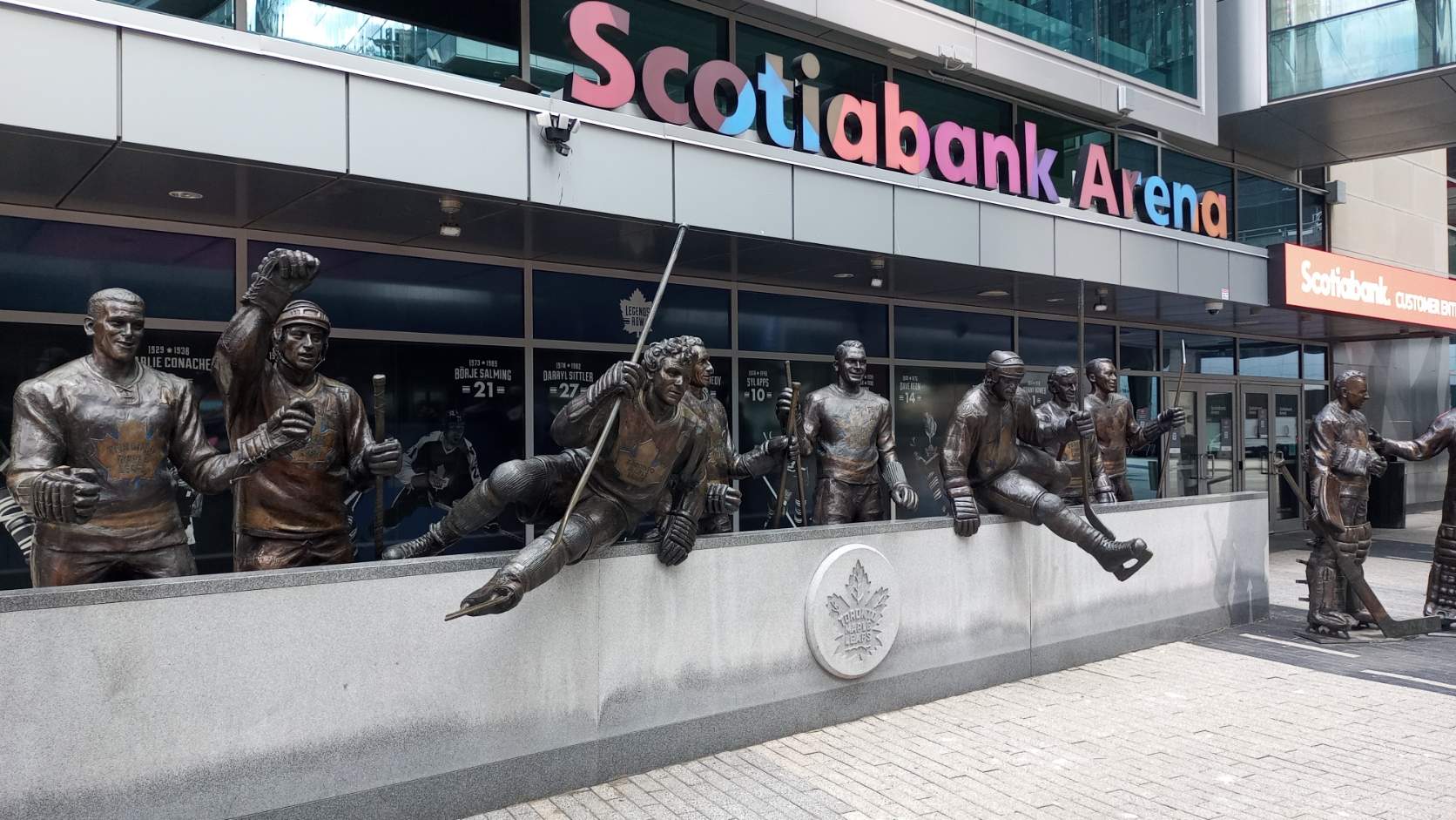 Solve Toronto Maple Leafs jigsaw puzzle online with 170 pieces