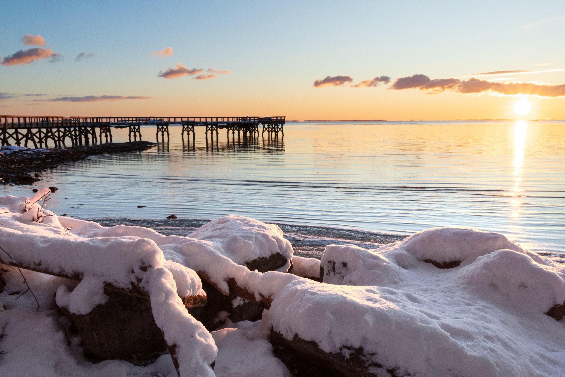 Solve Winter dawn!! jigsaw puzzle online with 352 pieces