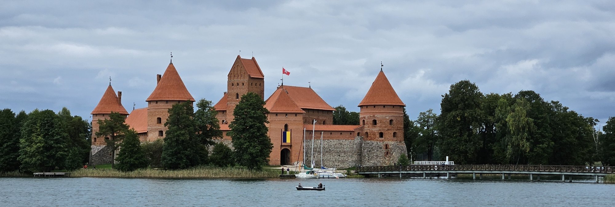 Solve Vilnius, Lithuania - Alan Dickman jigsaw puzzle online with 30 pieces