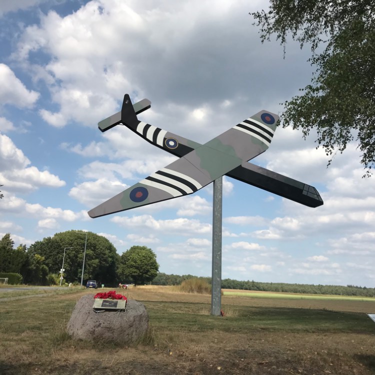 Solve 1714 Glidermonument WW2 Wolfheze Netherlands jigsaw puzzle online ...