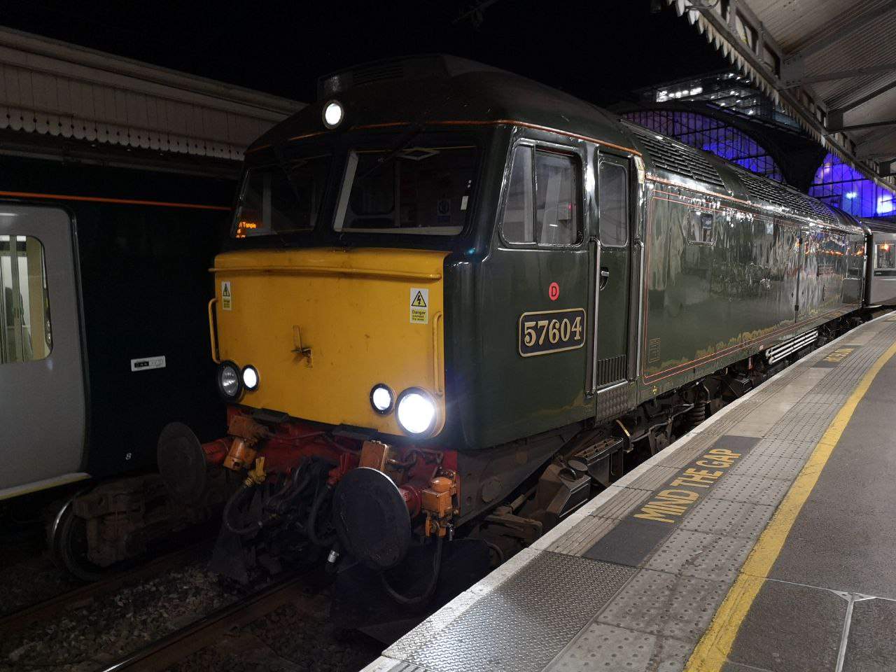 Solve 57604 Pendennis Castle at London Paddington jigsaw puzzle online ...