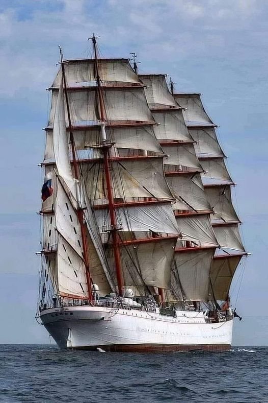 Solve A TALL SHIP jigsaw puzzle online with 54 pieces