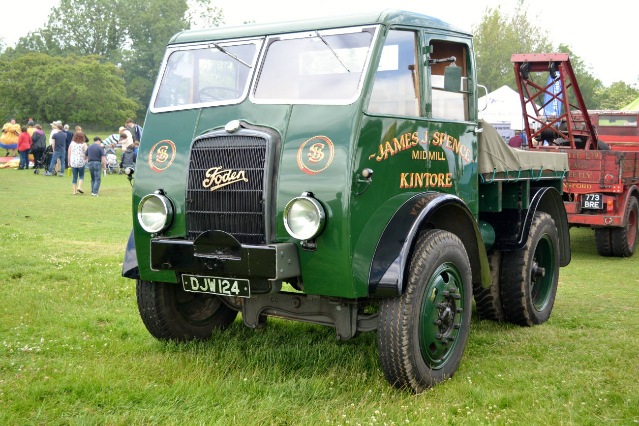 Solve 1941 Foden STG5 Winch Truck jigsaw puzzle online with 117 pieces