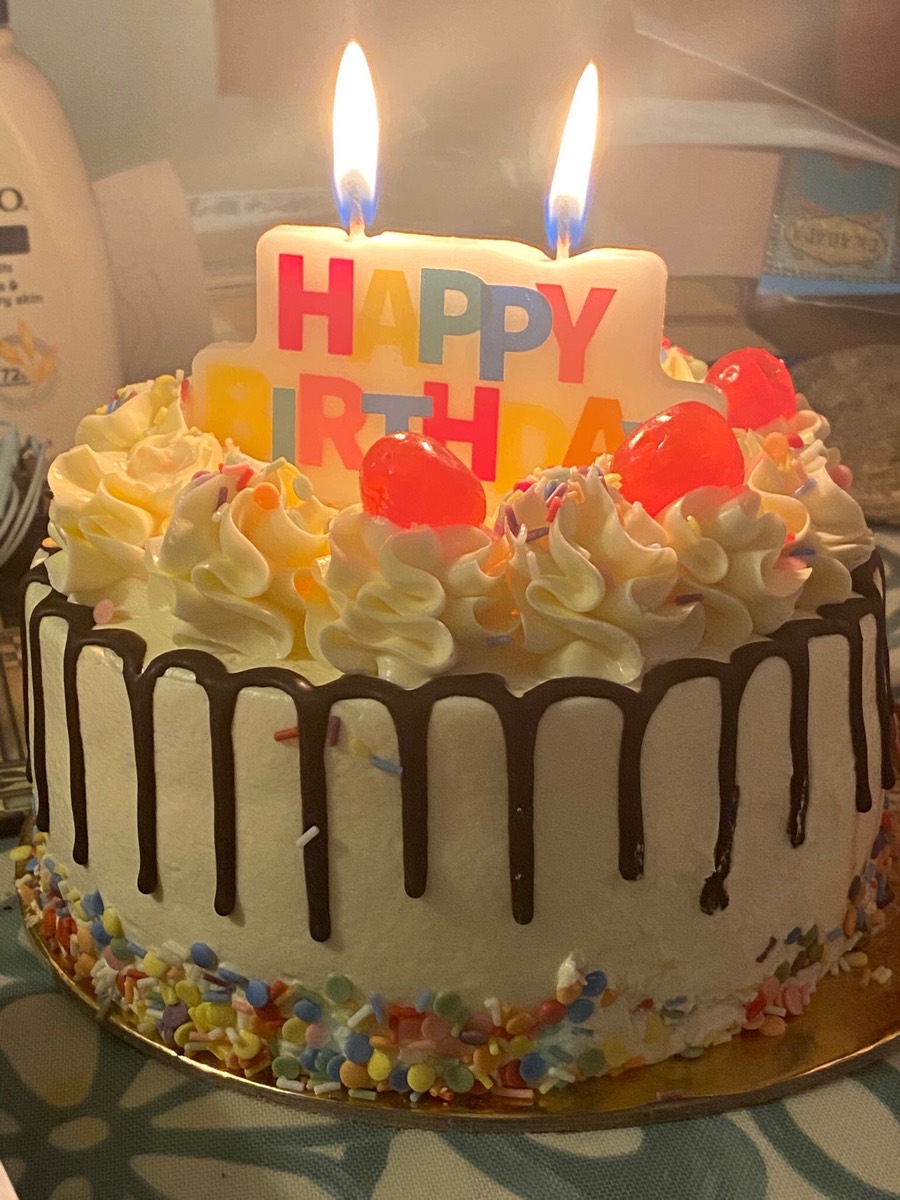 Solve Birthday cake jigsaw puzzle online with 108 pieces