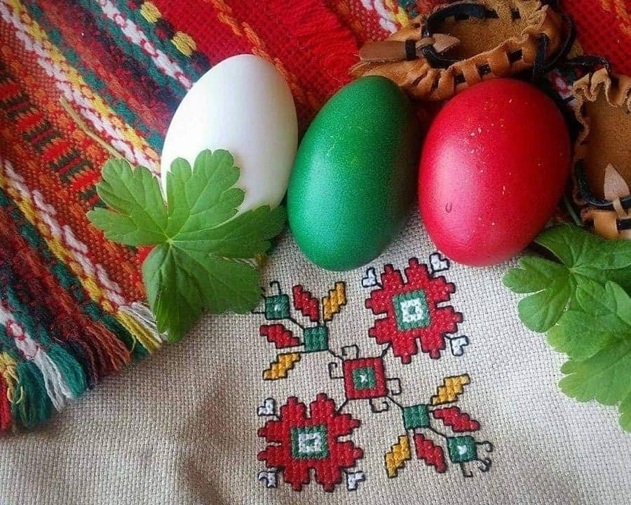 Solve easter jigsaw puzzle online with 42 pieces