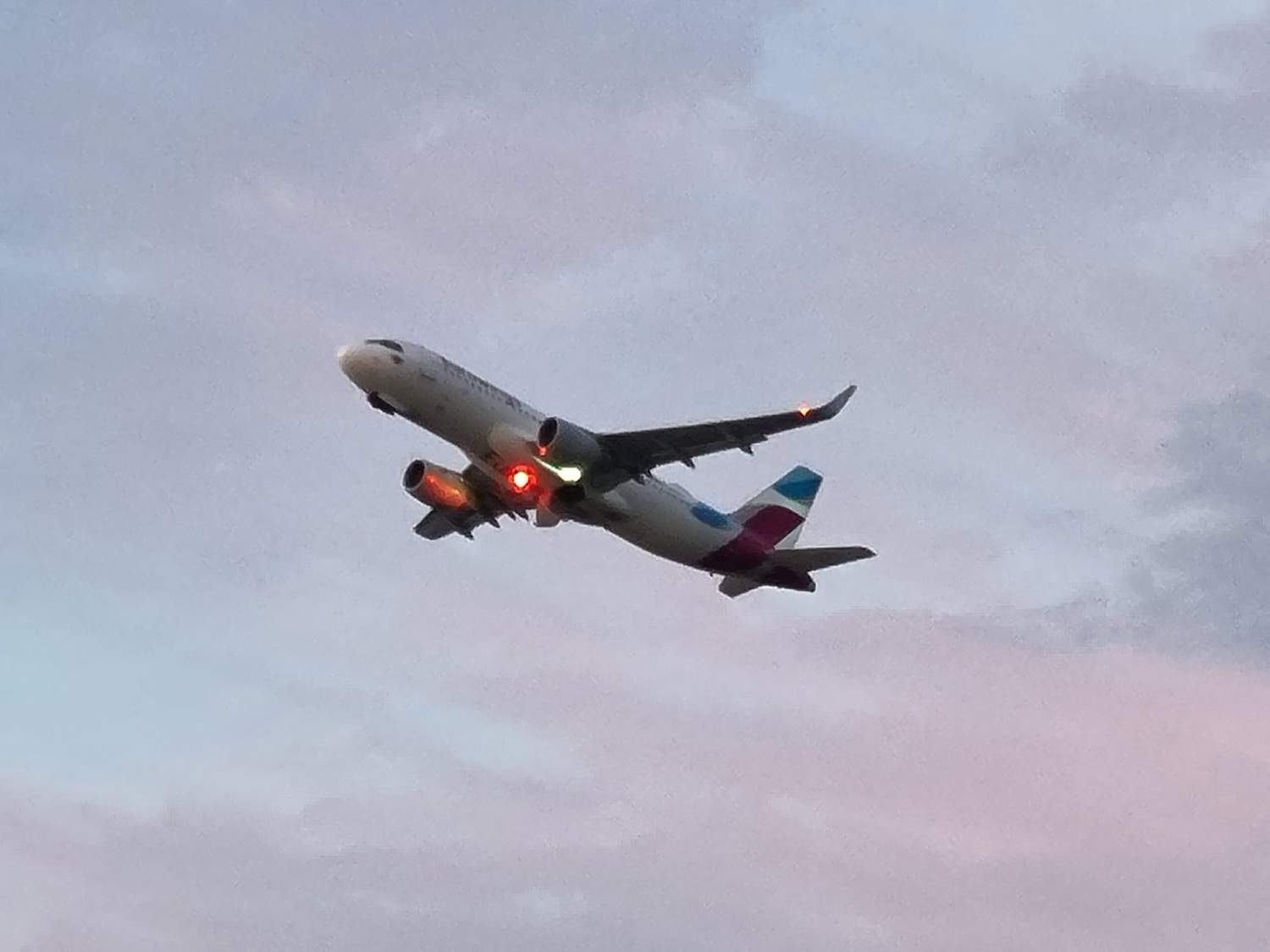 Solve Airbus A320 Eurowings jigsaw puzzle online with 80 pieces