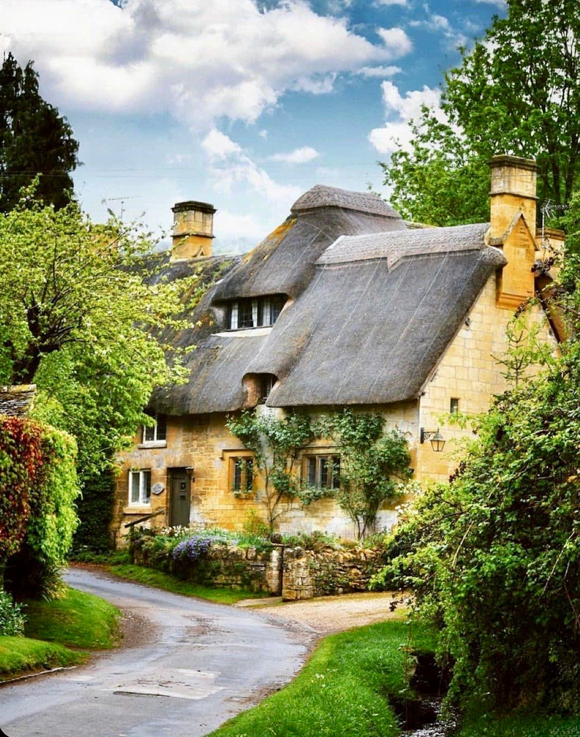 Jigsaw Puzzle | 80 pieces | Thatched Cottage, The Cotswolds, ENGLAND ...