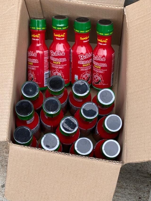 Solve Buldak Sriracha sauce jigsaw puzzle online with 20 pieces