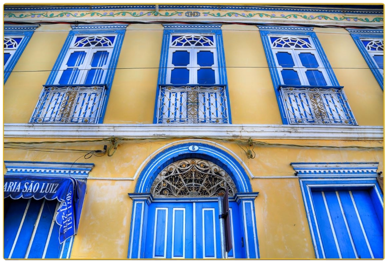 Solve "Windows of the Past" jigsaw puzzle online with 294 pieces