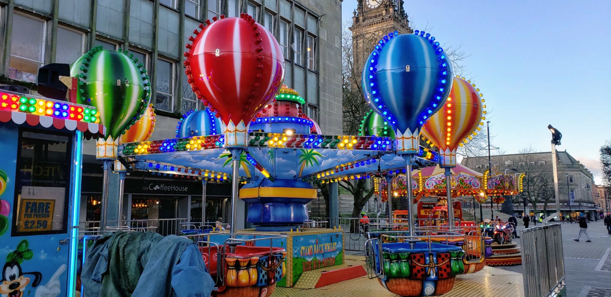 Solve Fairground Ride jigsaw puzzle online with 50 pieces