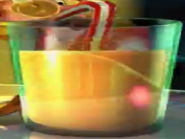 Solve orange juice jigsaw puzzle online with 12 pieces