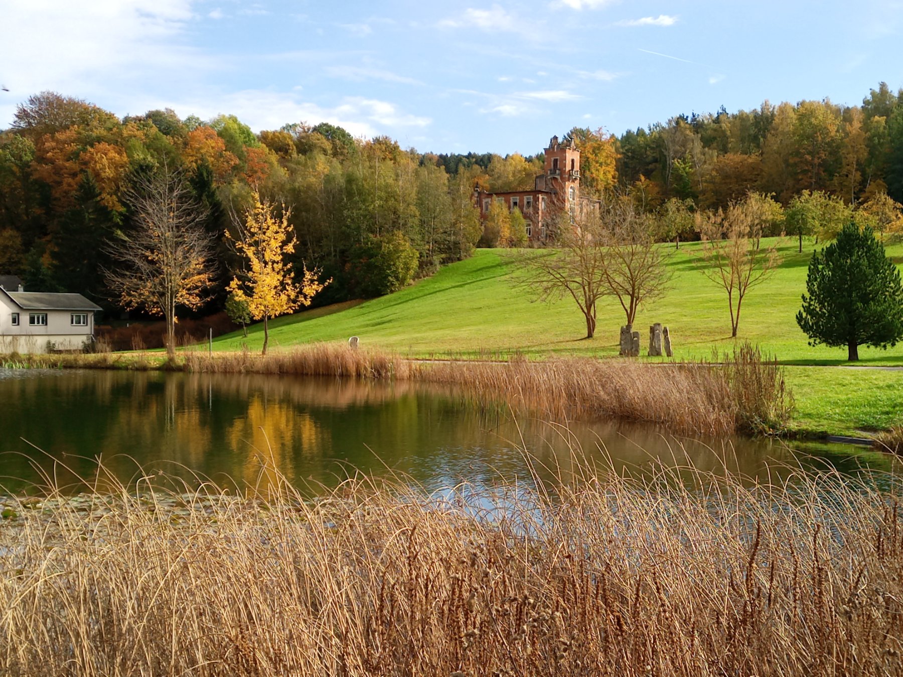 Solve Bad Schlema - Kurpark with lake jigsaw puzzle online with 63 pieces