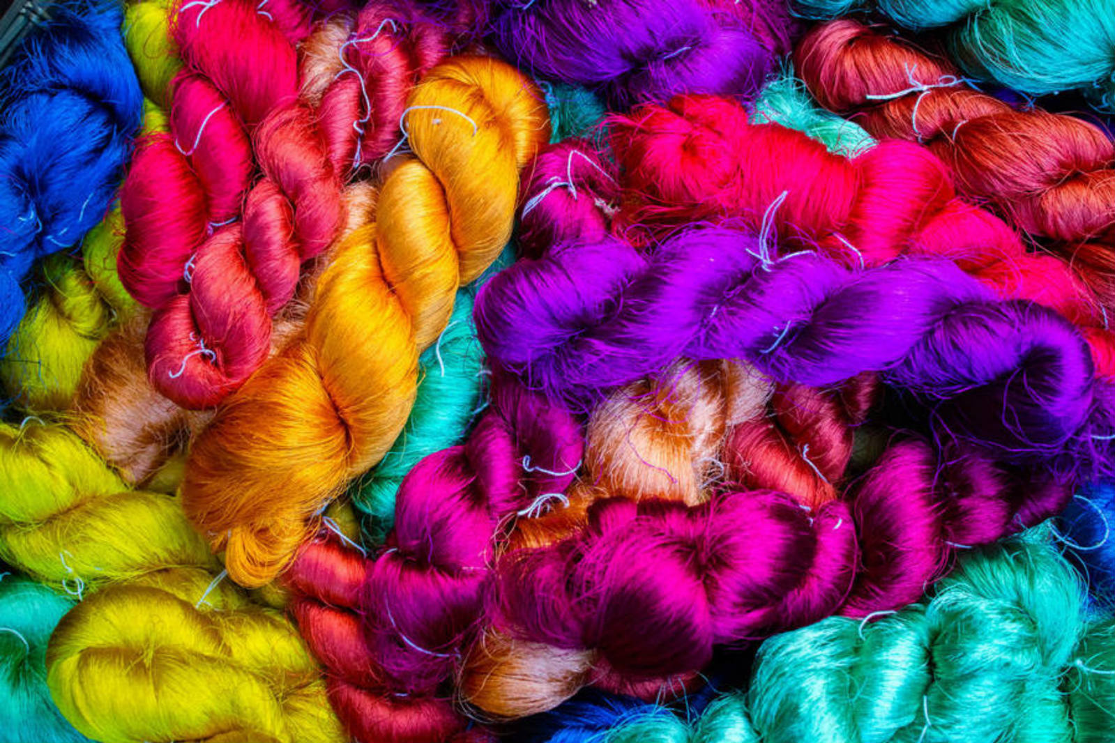 Solve silk threads jigsaw puzzle online with 442 pieces