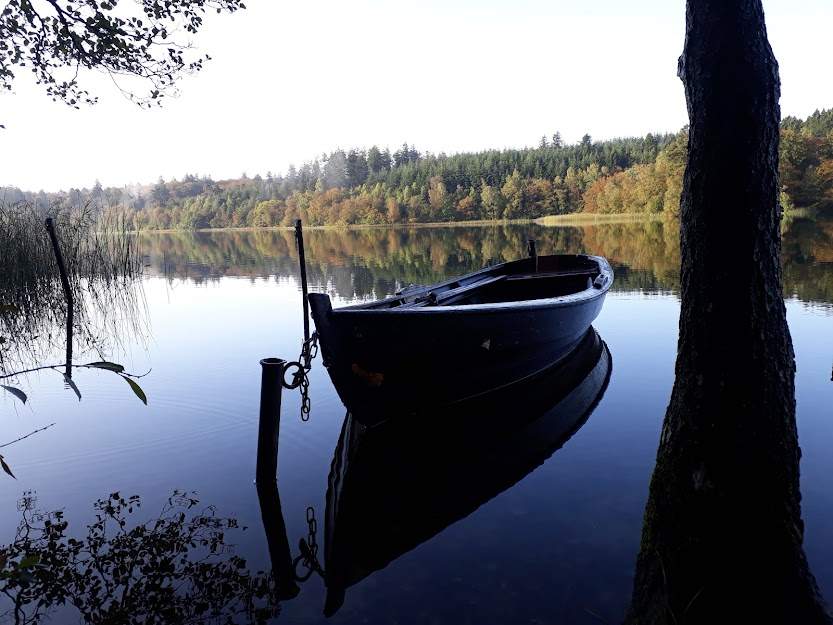 Solve båd jigsaw puzzle online with 30 pieces