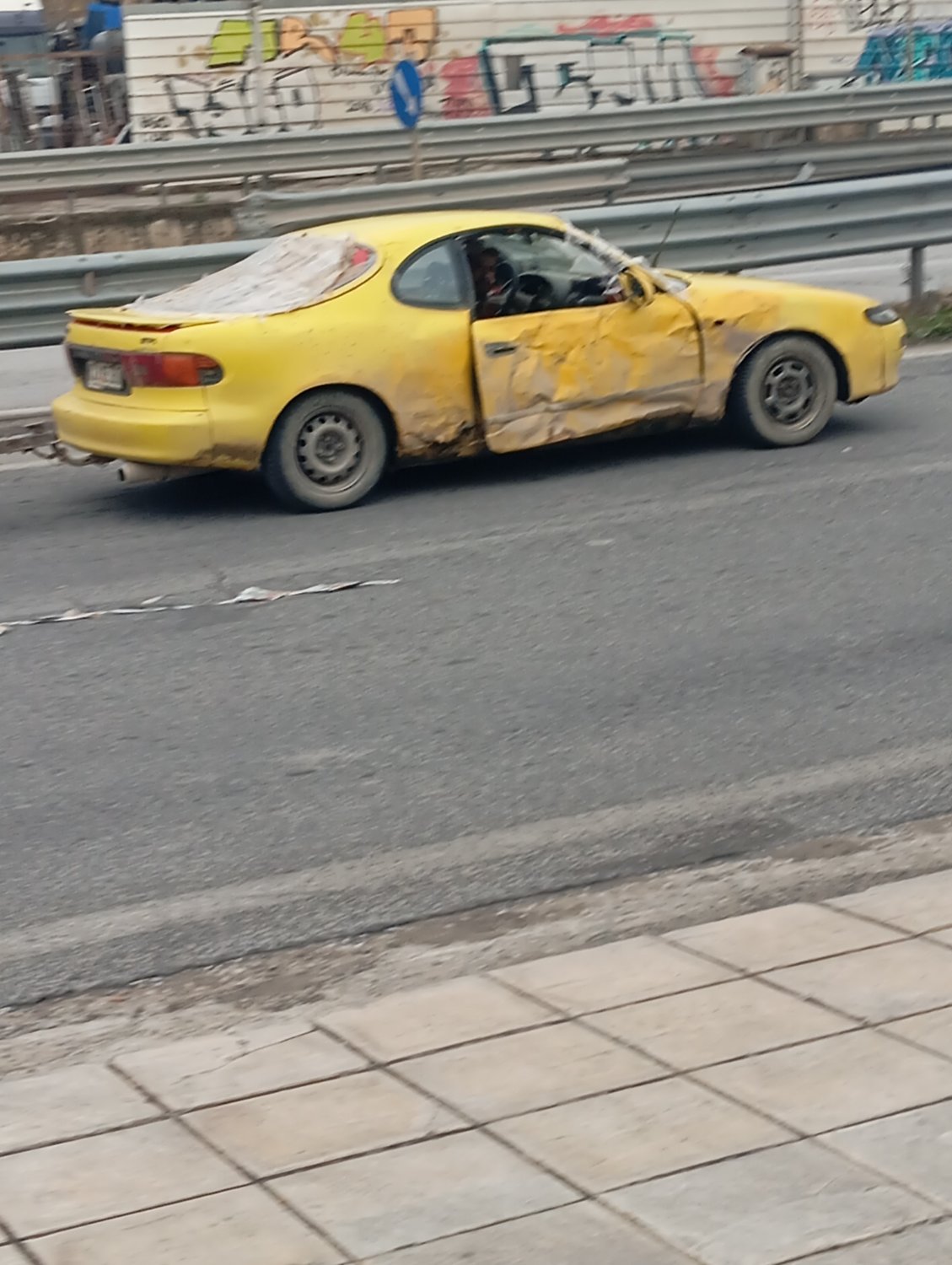 Solve Toyota Celica st 185 jigsaw puzzle online with 80 pieces