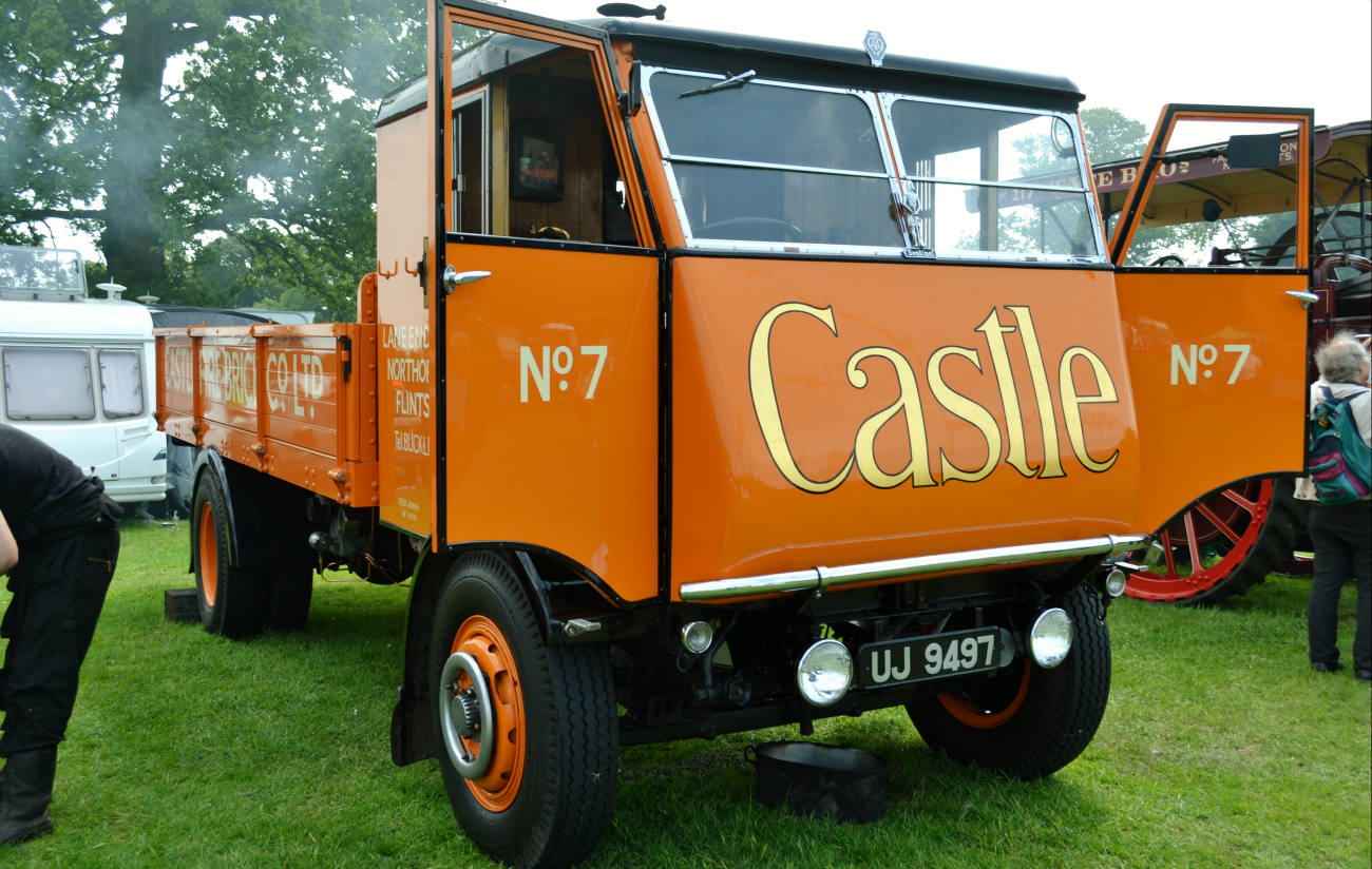 Solve 1937 Sentinel S4 Steam Waggon jigsaw puzzle online with 104 pieces